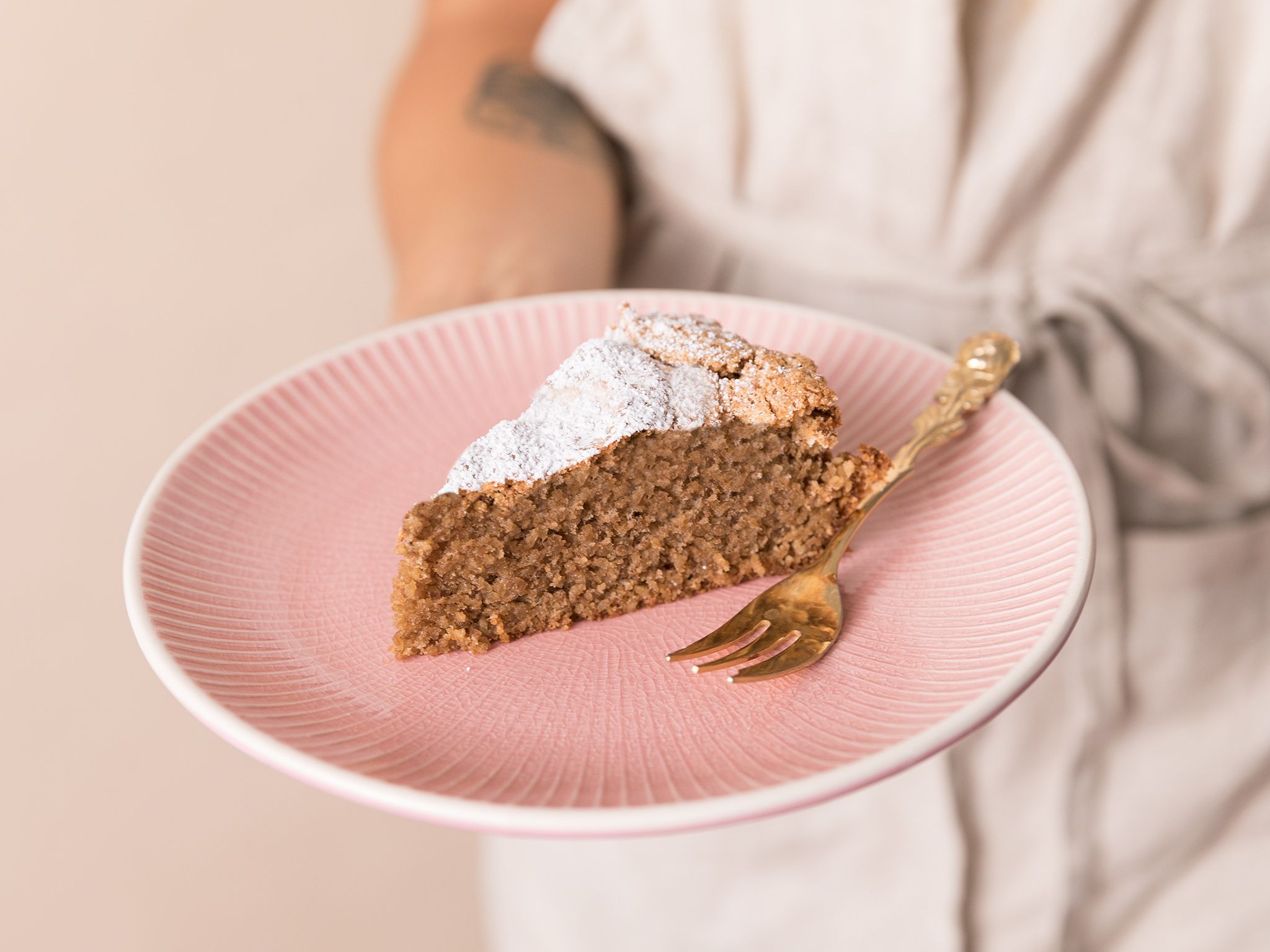 3-ingredient Calabrian walnut cake | Recipe | Kitchen Stories
