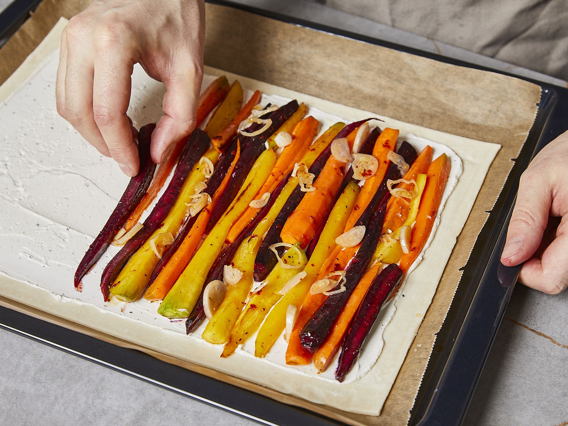 Bunte Karotten-Tarte mit Ricotta und Pinienkernen | Rezept | Kitchen ...
