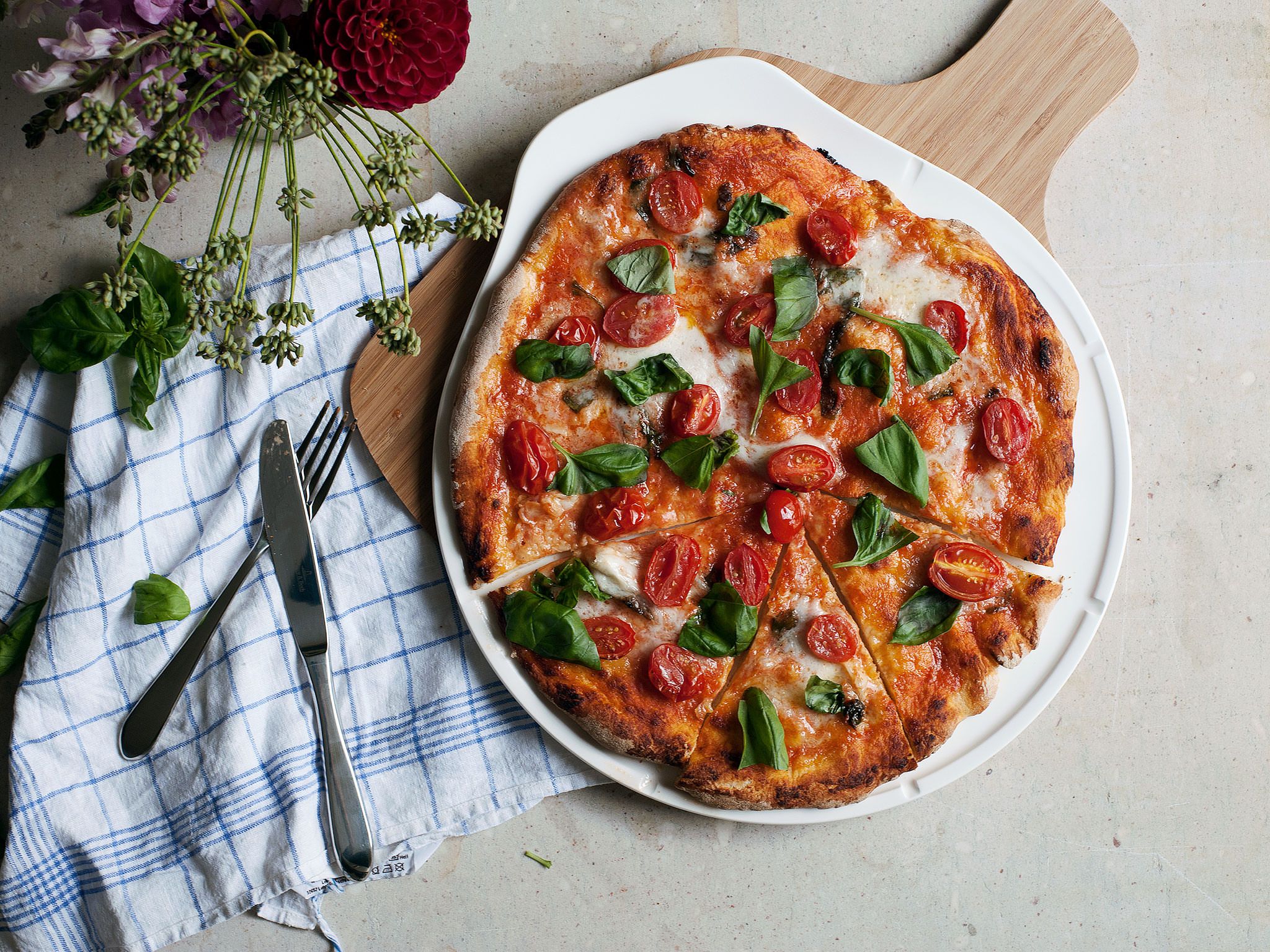 Pizza bufalina | Recipe | Kitchen Stories