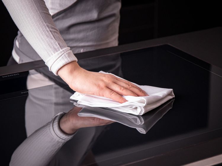 How to clean a glass-ceramic cooktop | Recipe | Kitchen Stories