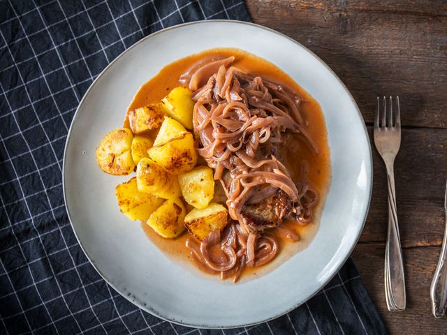 Zwiebelrostbraten (German beef roast in onion sauce) | Recipe | Kitchen ...