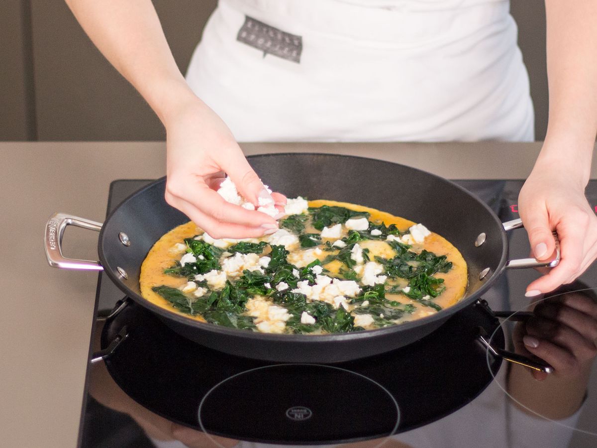 Omelette with spinach and feta | Recipe | Kitchen Stories