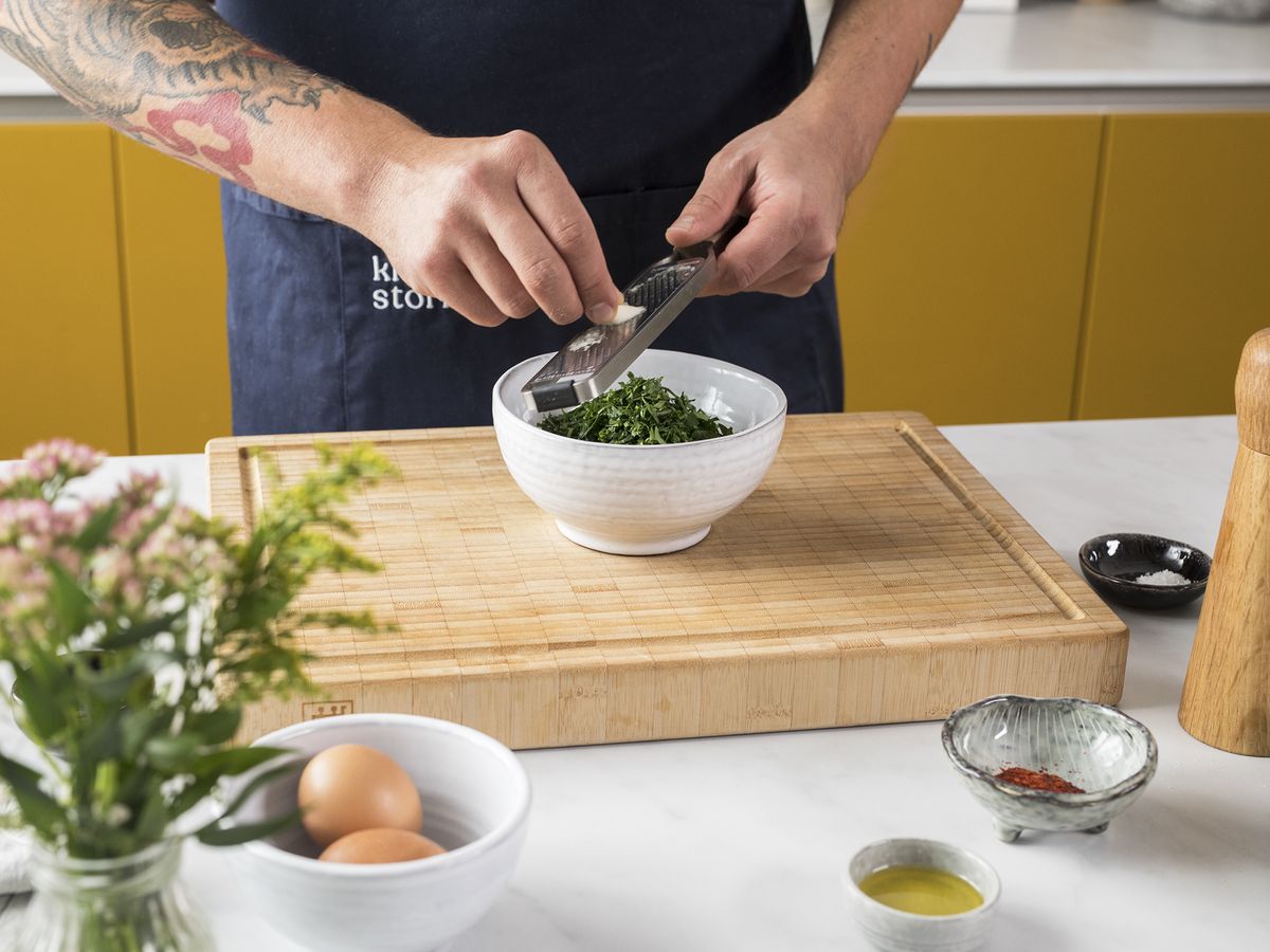 Çilbir (Turkish poached eggs with yogurt) | Recipe | Kitchen Stories