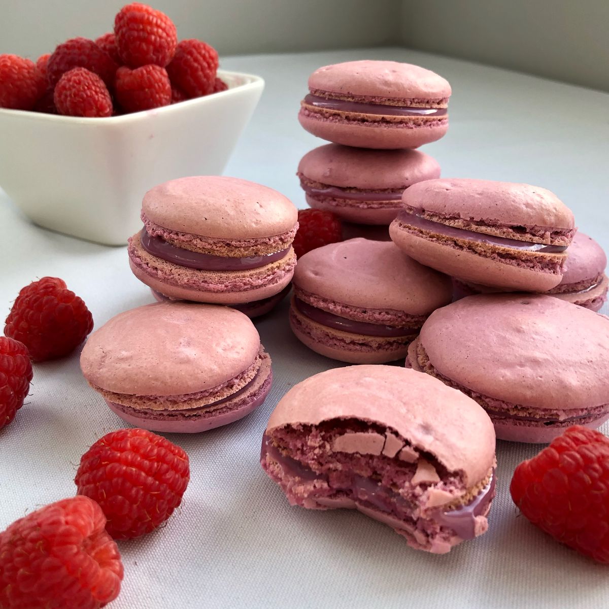 White chocolate and raspberry macaroons | Recipe | Kitchen Stories