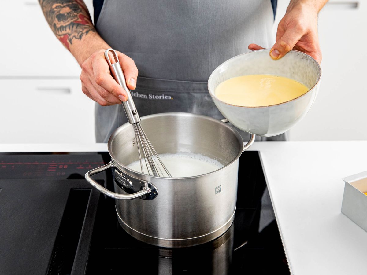 Classic German chocolate pudding sheet cake | Recipe | Kitchen Stories