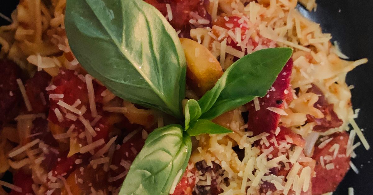 Sucuk sausage pasta with Turkish tomato paste | Recipe | Kitchen Stories