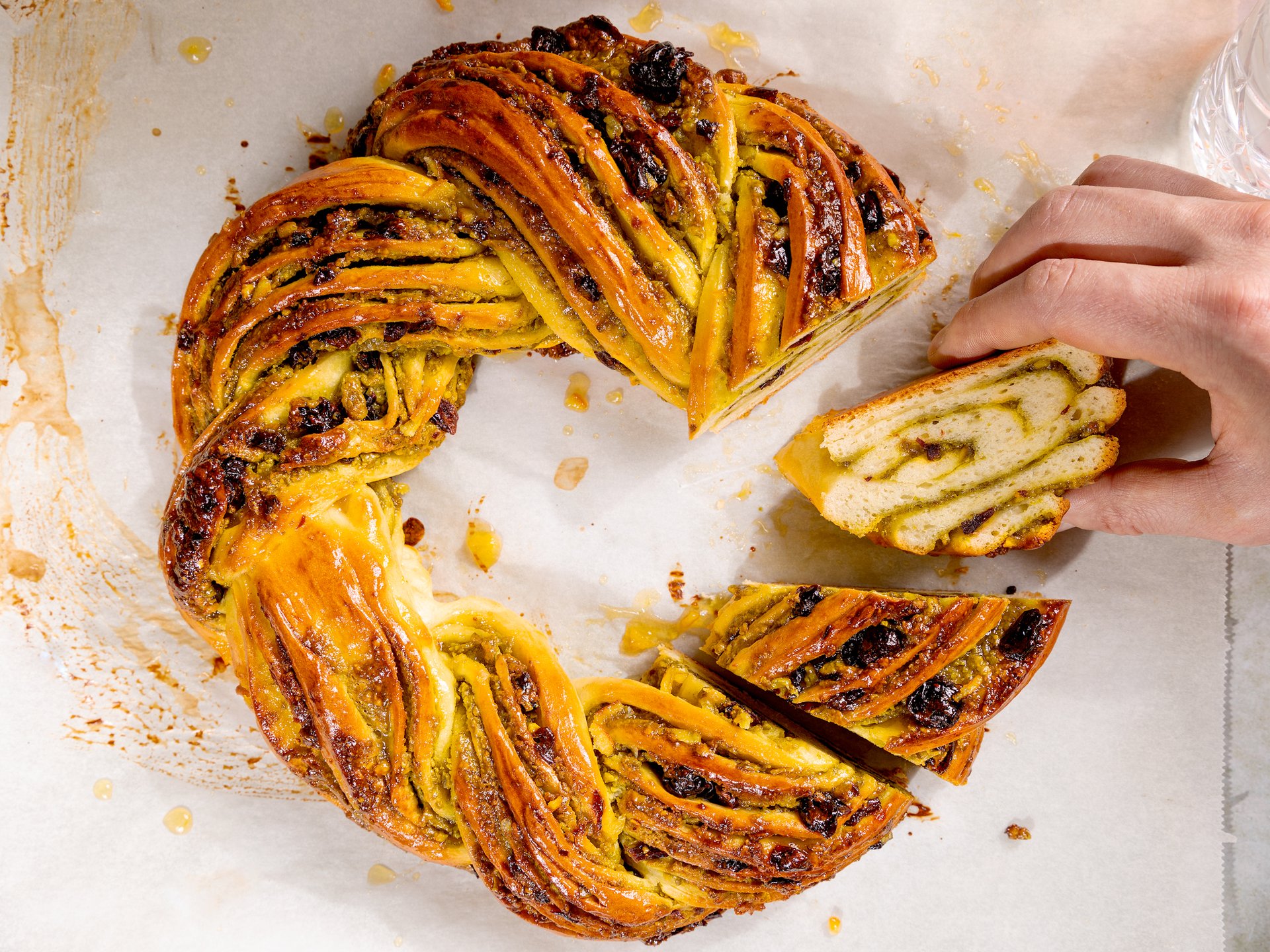 Braided Easter bread with pistachio and cranberry filling | Recipe | Kitchen Stories