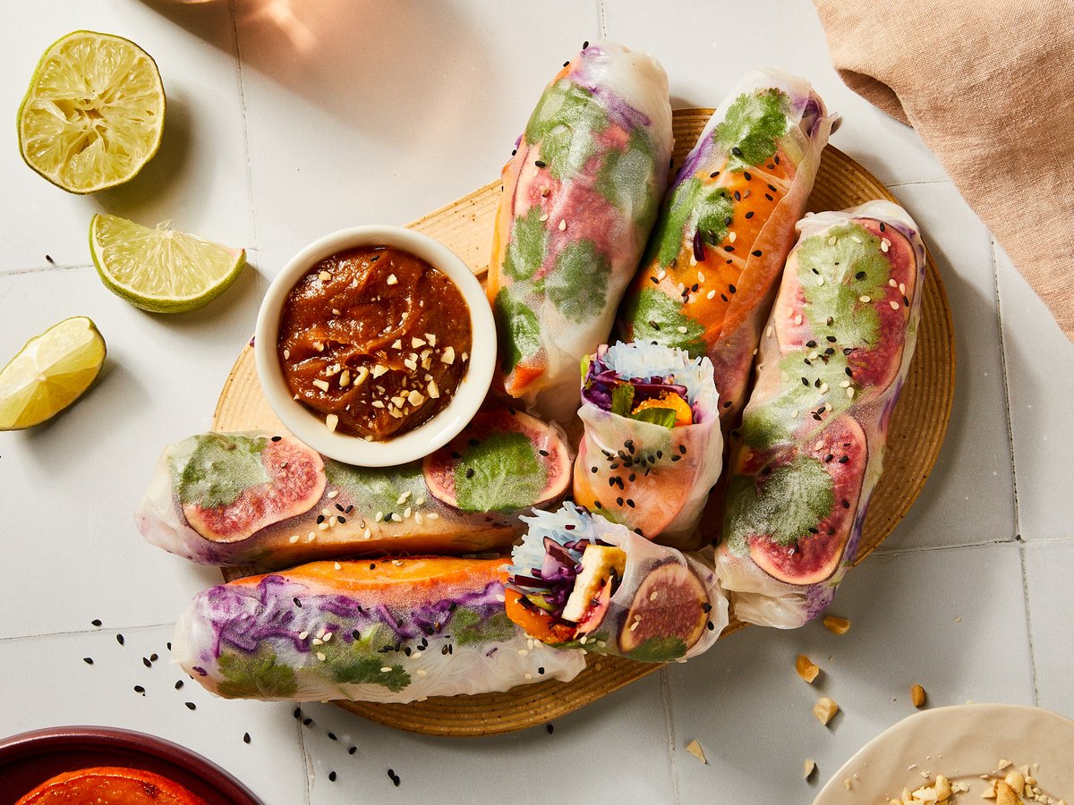 Autumn rolls with spiced peanut dip | Recipe | Kitchen Stories