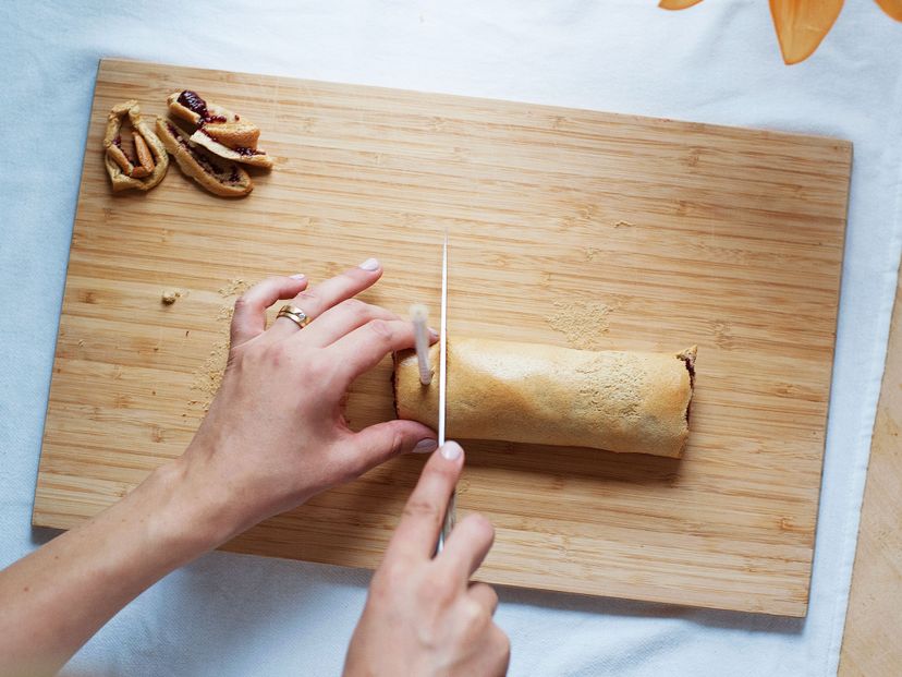 Swiss roll cake pops | Recipe | Kitchen Stories