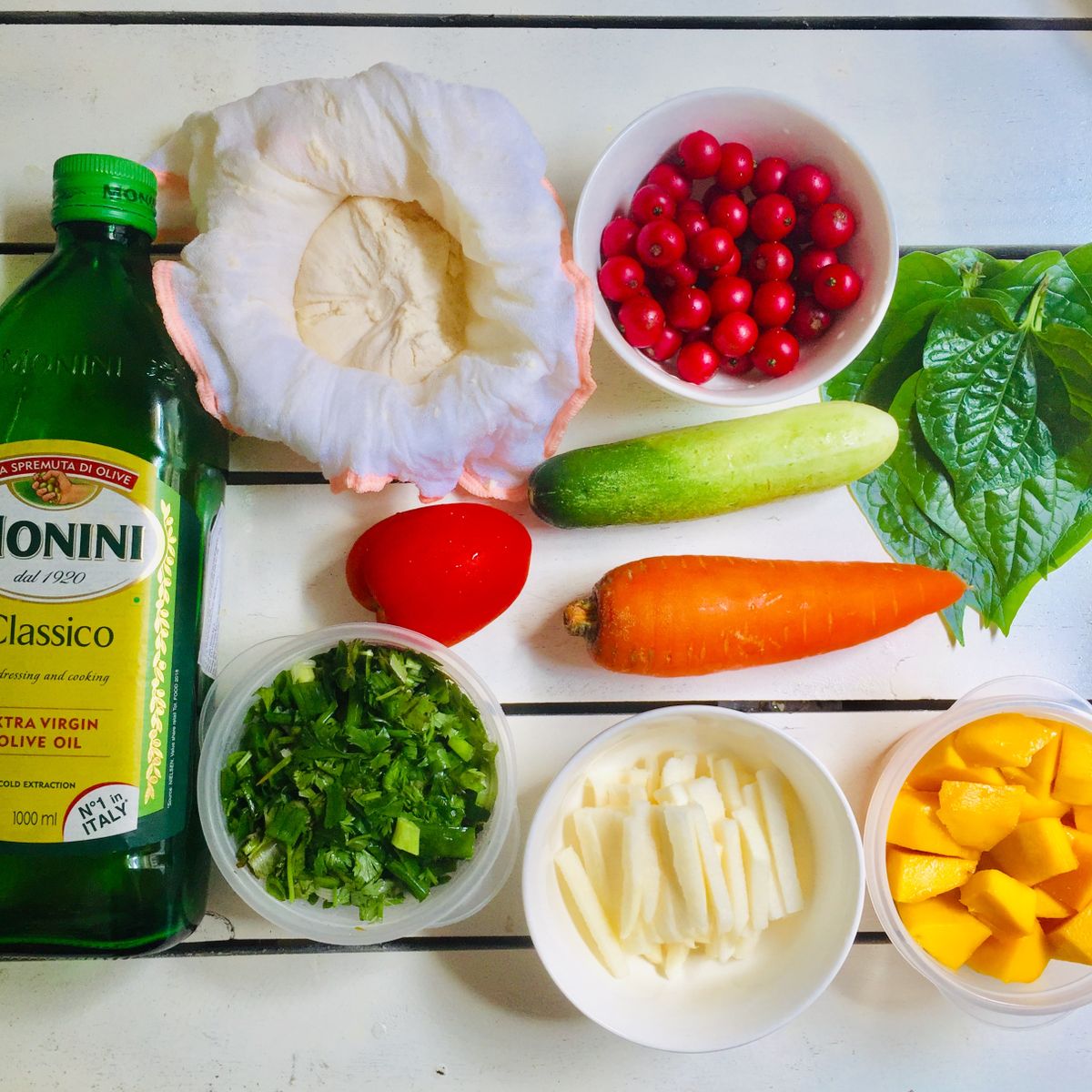 Colorful spring bloom salad | Recipe | Kitchen Stories