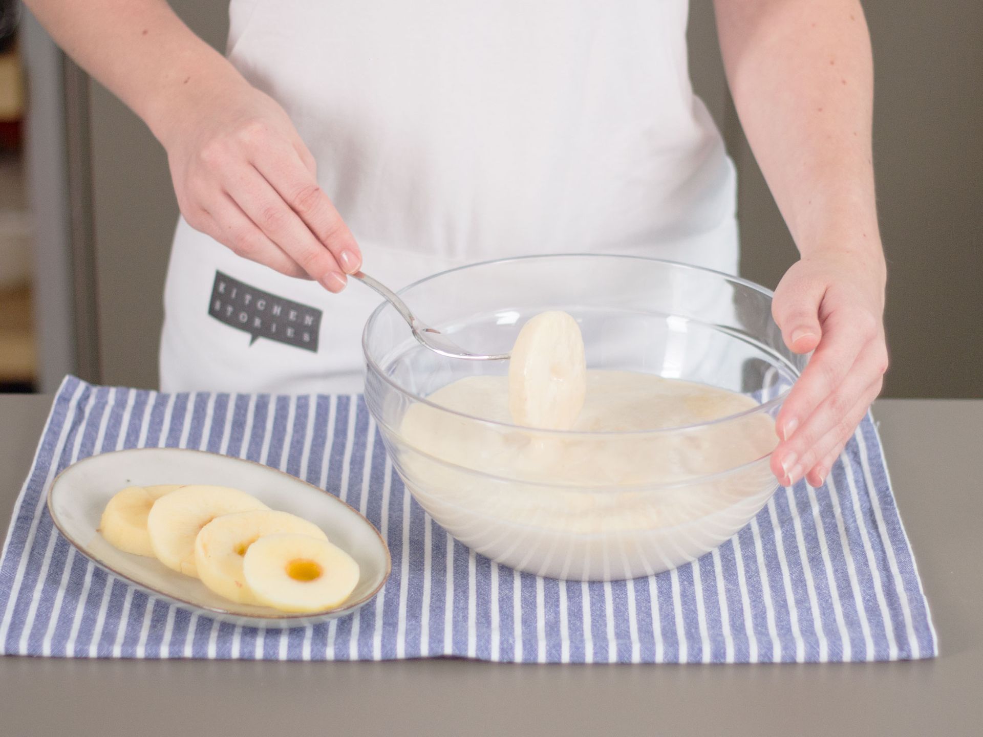 Bavarian apple fritters | Recipe | Kitchen Stories