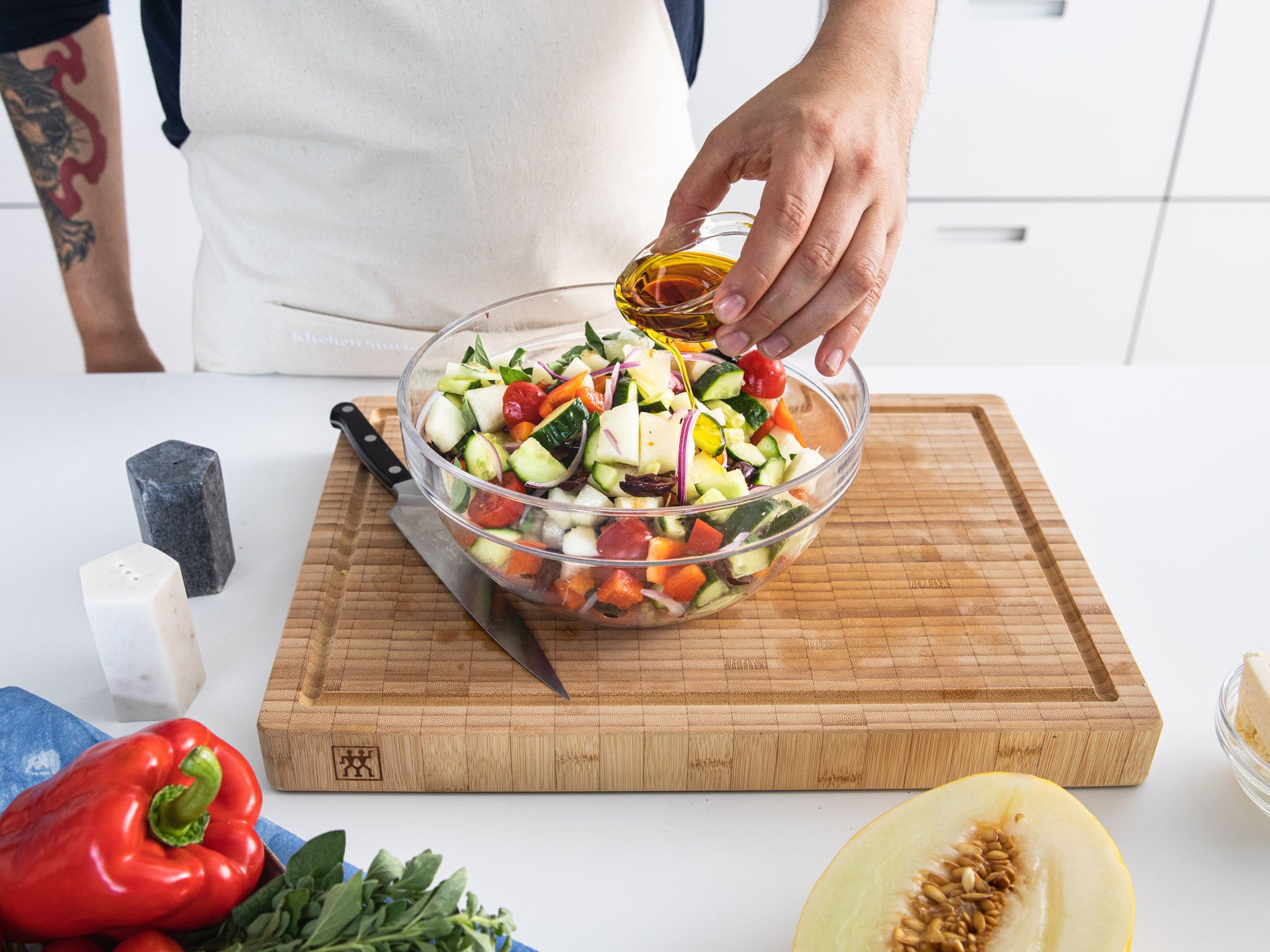 Greek-style salad with honeydew melon | Recipe | Kitchen Stories