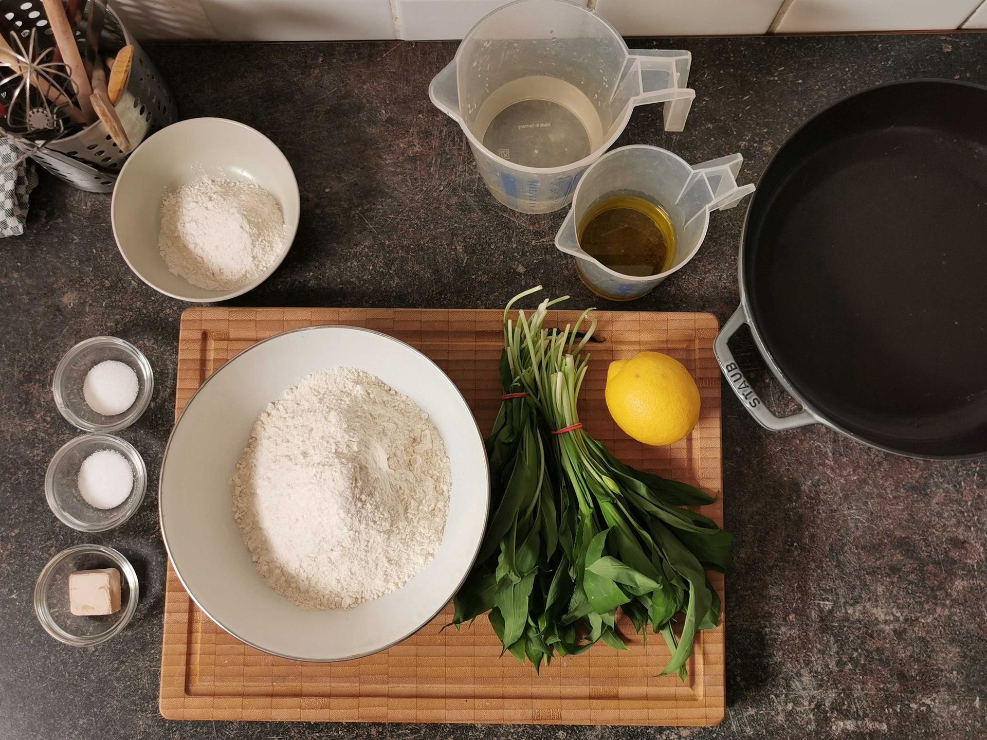 Skillet pull-apart wild garlic bread | Recipe | Kitchen Stories