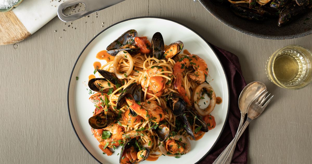 Spaghetti allo scoglio (Seafood spaghetti) | Recipe | Kitchen Stories