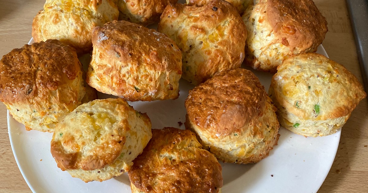Cheese and spring onion scones | Recipe | Kitchen Stories