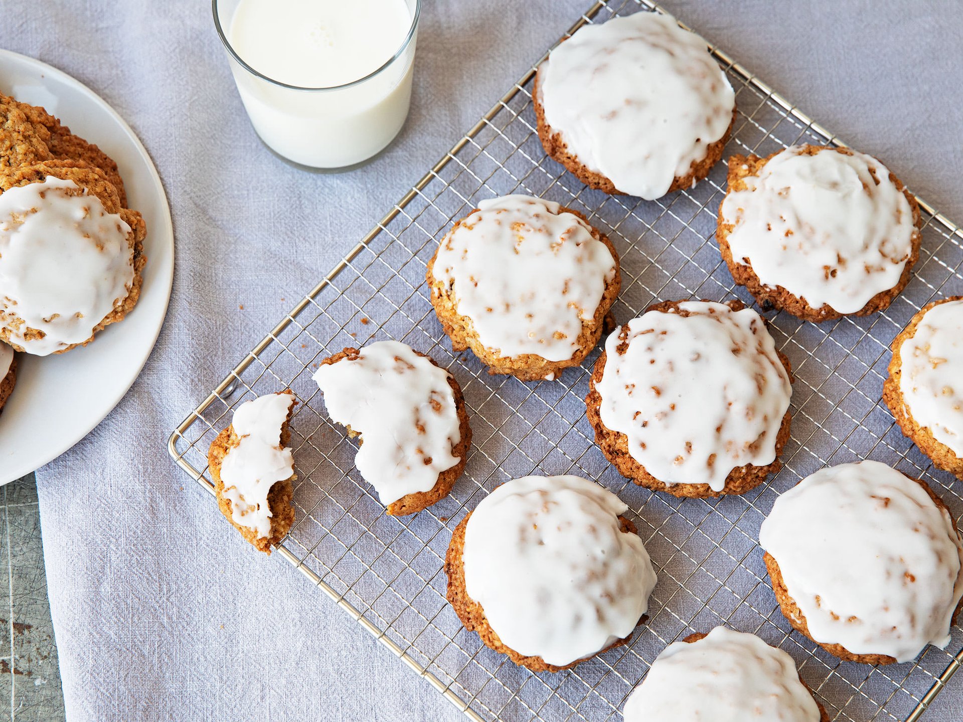 Iced oatmeal cookies | Recipe | Kitchen Stories
