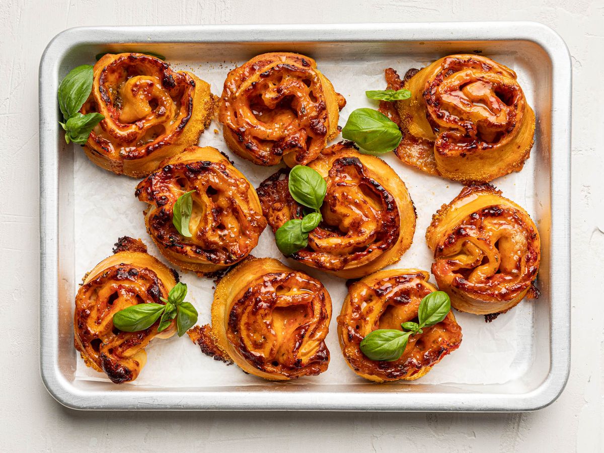 Cheesy pizza rolls | Recipe | Kitchen Stories