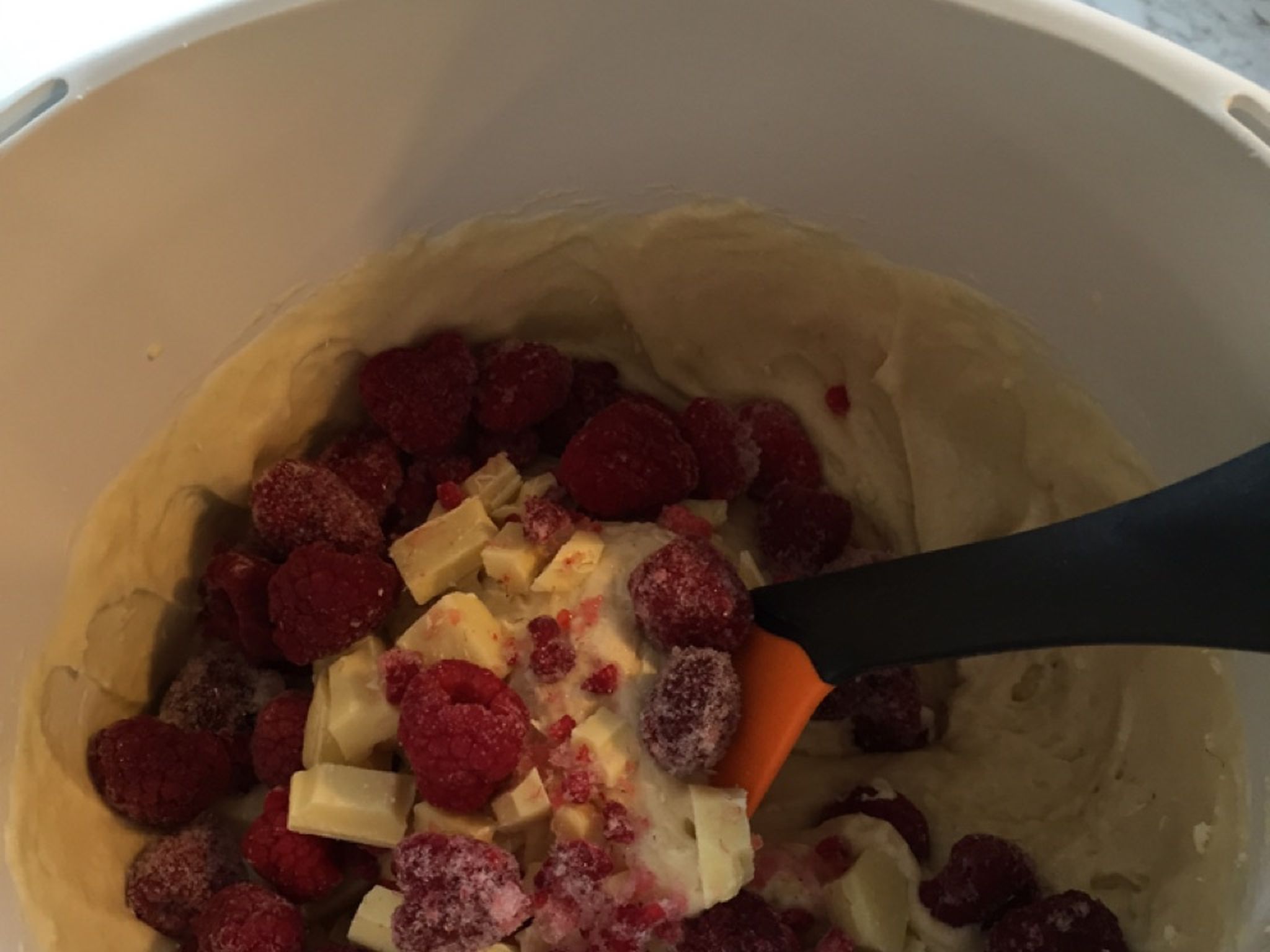 Raspberry and white chocolate cupcakes | Recipe | Kitchen Stories