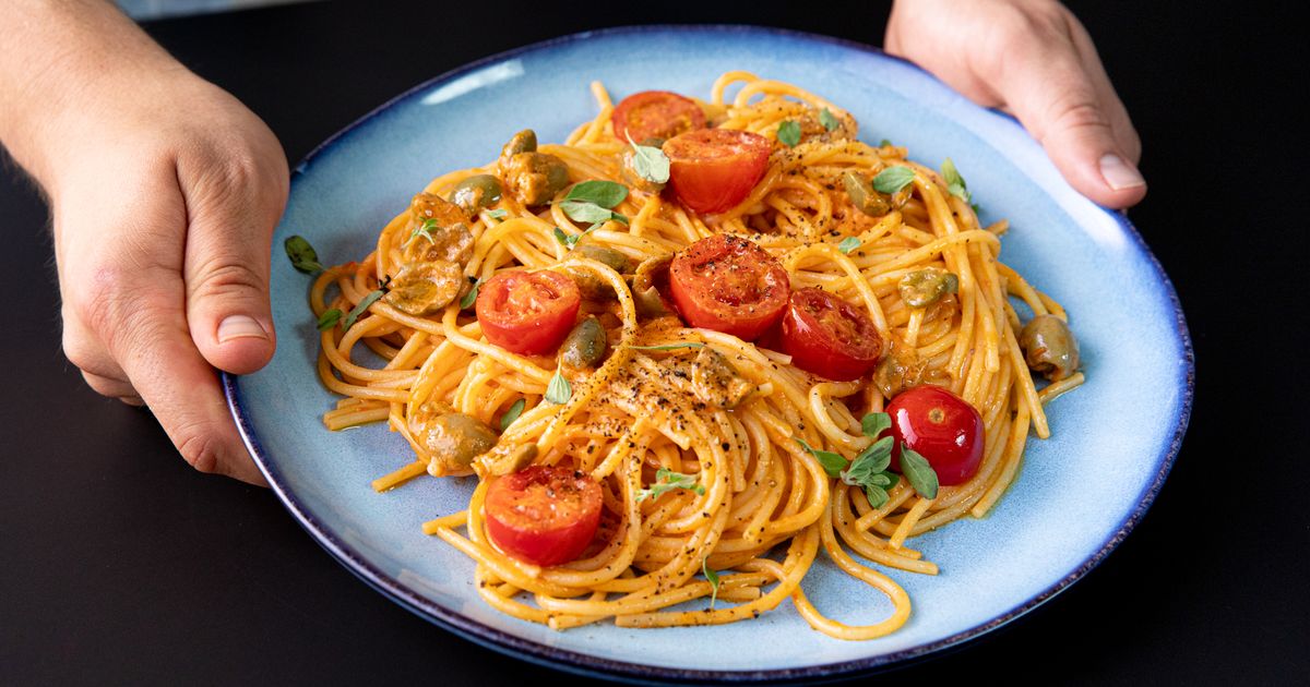 Make no-cook pasta Puttanesca with Christian | Recipe | Kitchen Stories