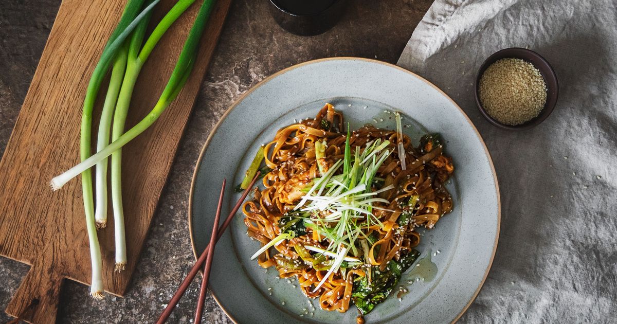 Pad see ew (Thai stir-fried noodles) | Recipe | Kitchen Stories