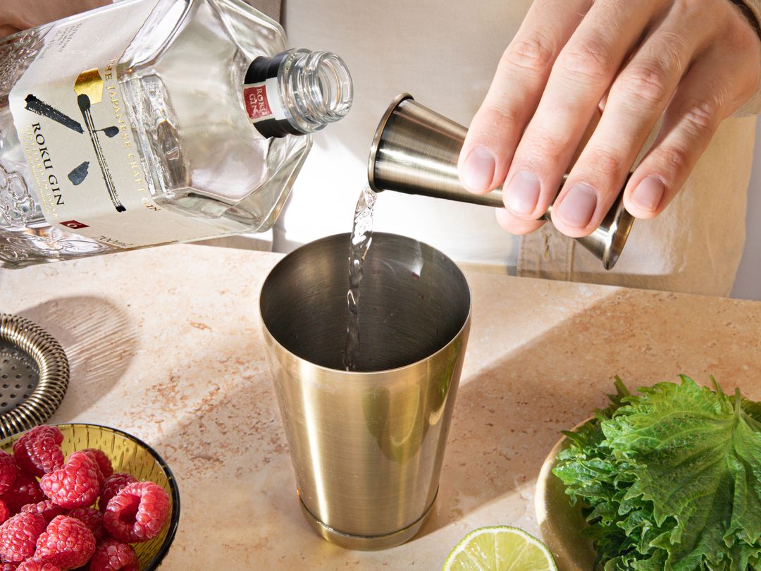 Shiso Berry Gin Smash | Rezept | Kitchen Stories