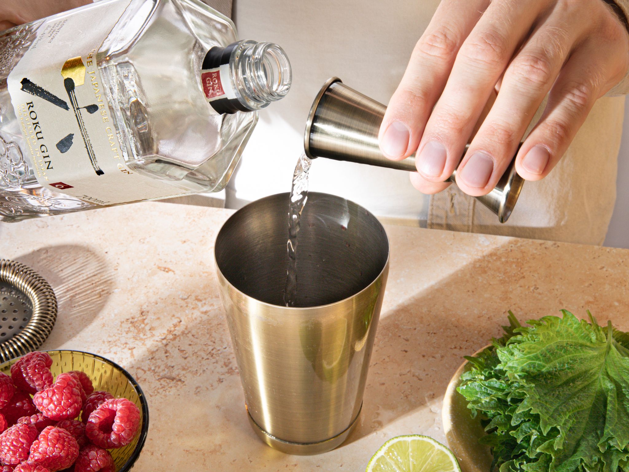 Shiso Berry Gin Smash | Rezept | Kitchen Stories
