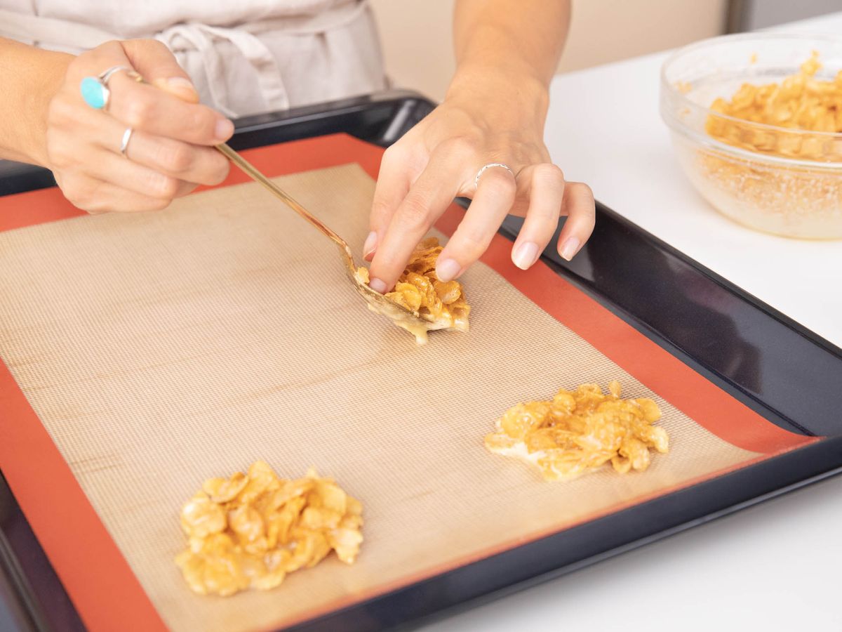 3-ingredient crunchy cornflake cookies | Recipe | Kitchen Stories