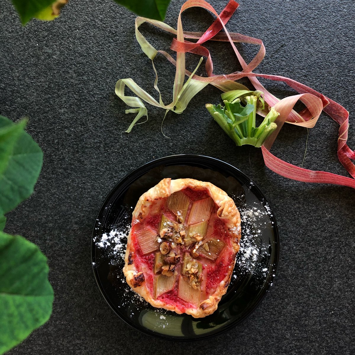 Rhubarb strawberry feuillette | Recipe | Kitchen Stories