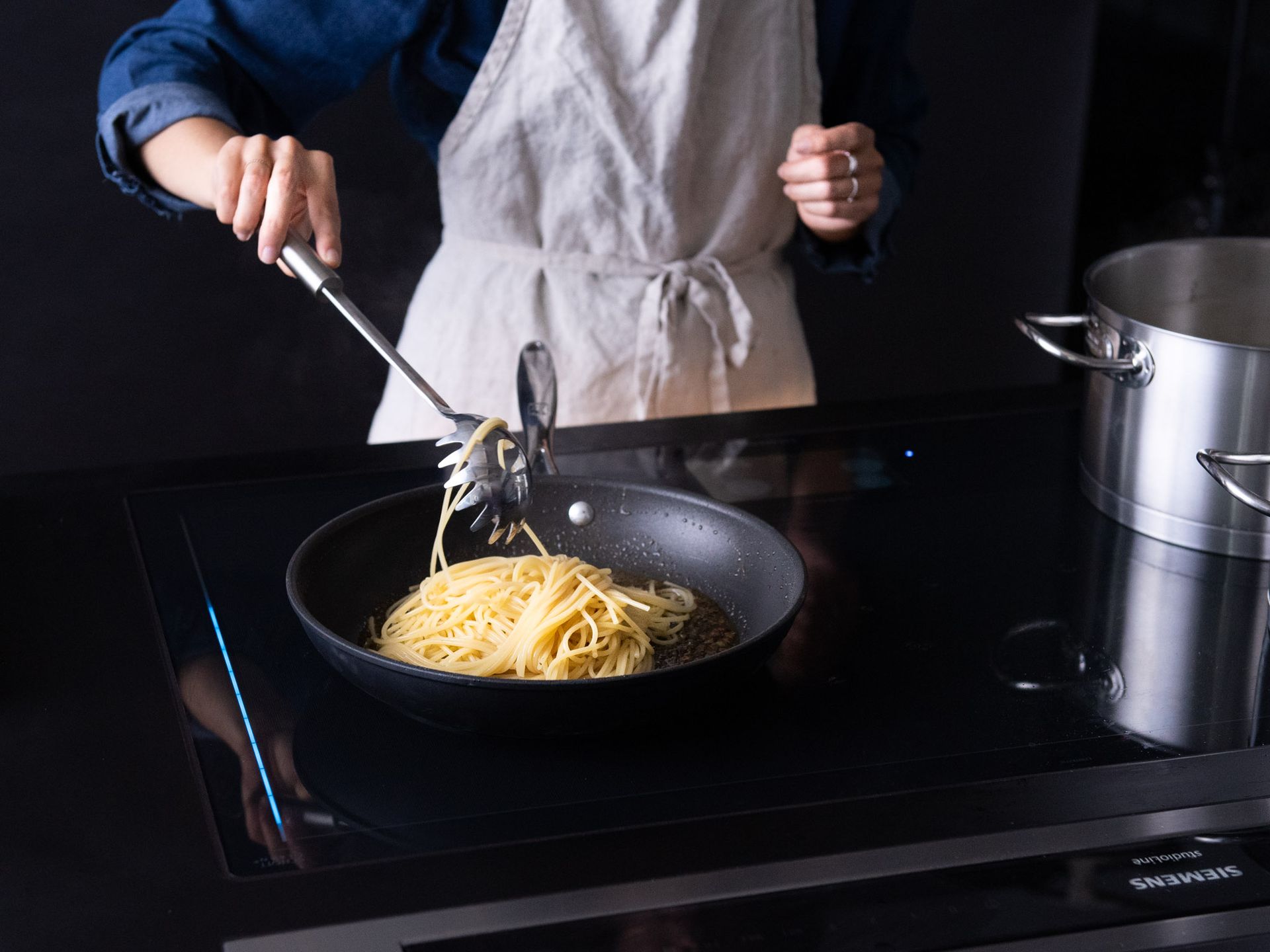 5-ingredient pork piccata with spaghetti | Recipe | Kitchen Stories