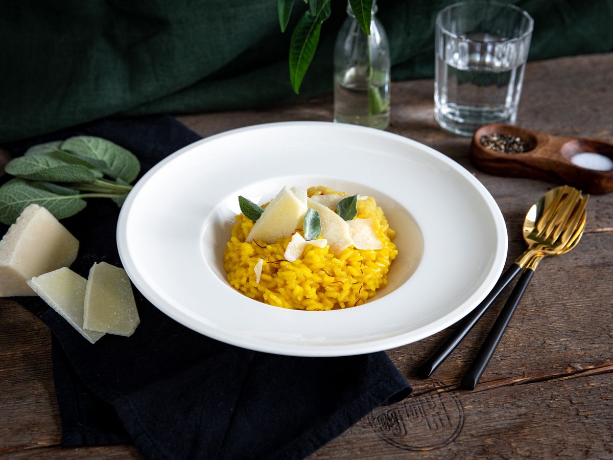 Italian risotto alla Milanese (Saffron risotto) | Recipe | Kitchen Stories