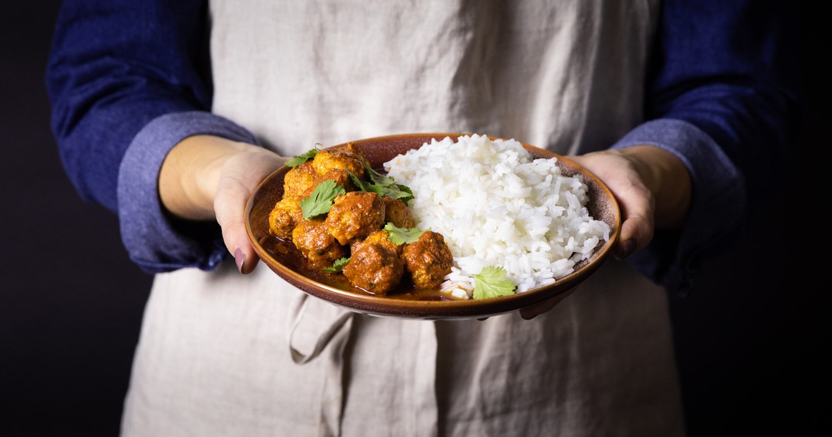 5-ingredient curried pork meatballs with rice | Recipe | Kitchen Stories