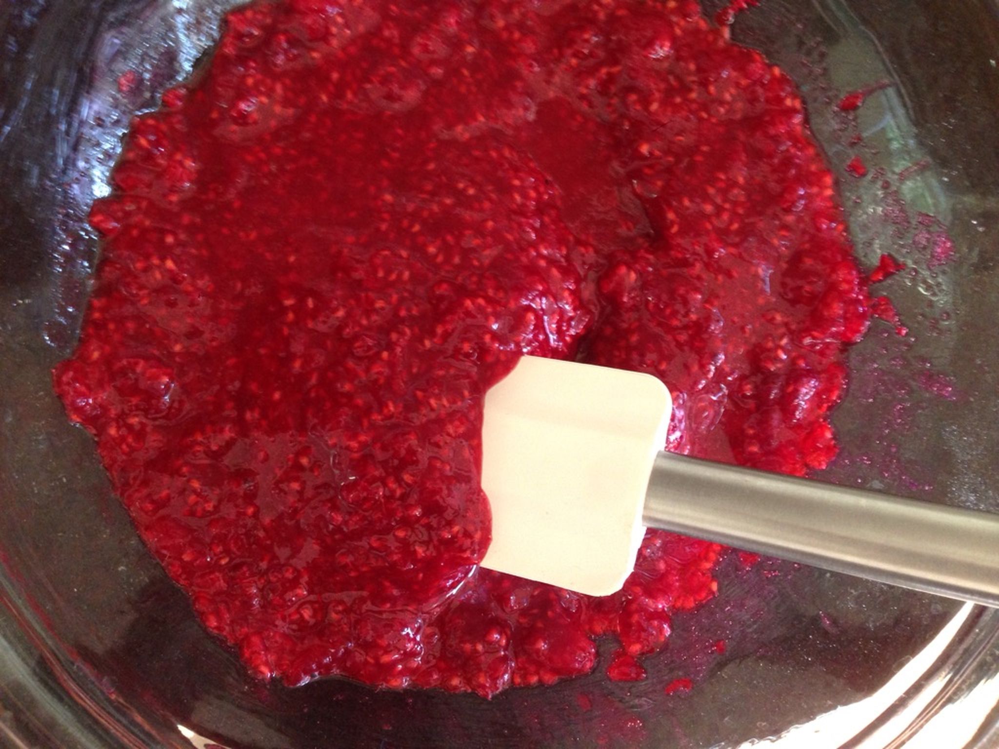 Simple raspberry-quark dessert | Recipe | Kitchen Stories