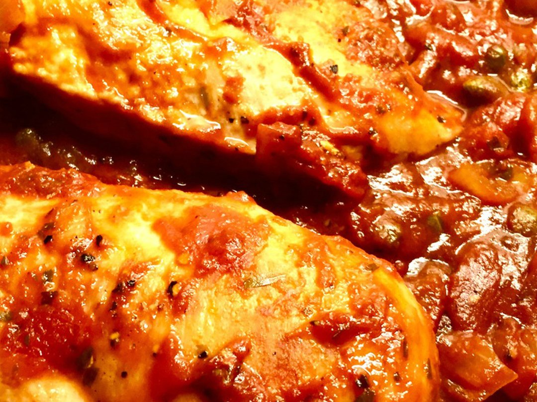 One-pan chicken breast with tangy caper sauce | Recipe | Kitchen Stories