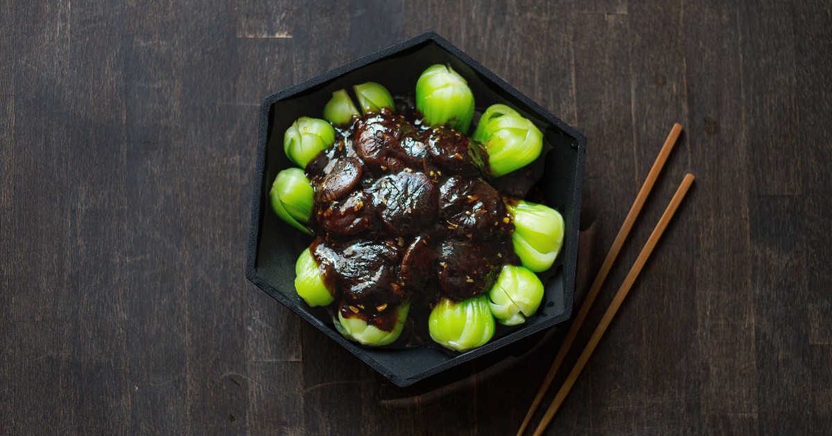 Blanched bok choy with shiitake mushrooms | Recipe | Kitchen Stories