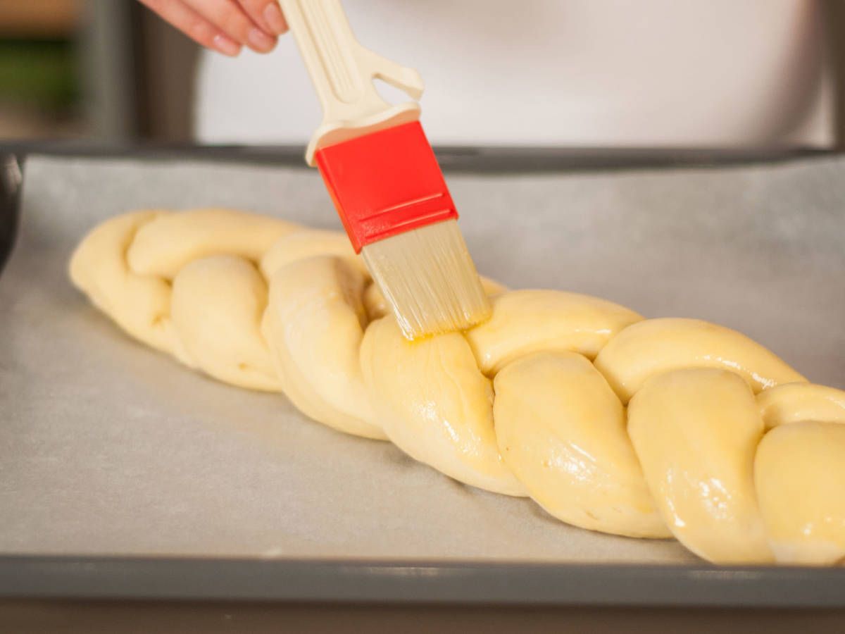 Braided Easter bread | Recipe | Kitchen Stories
