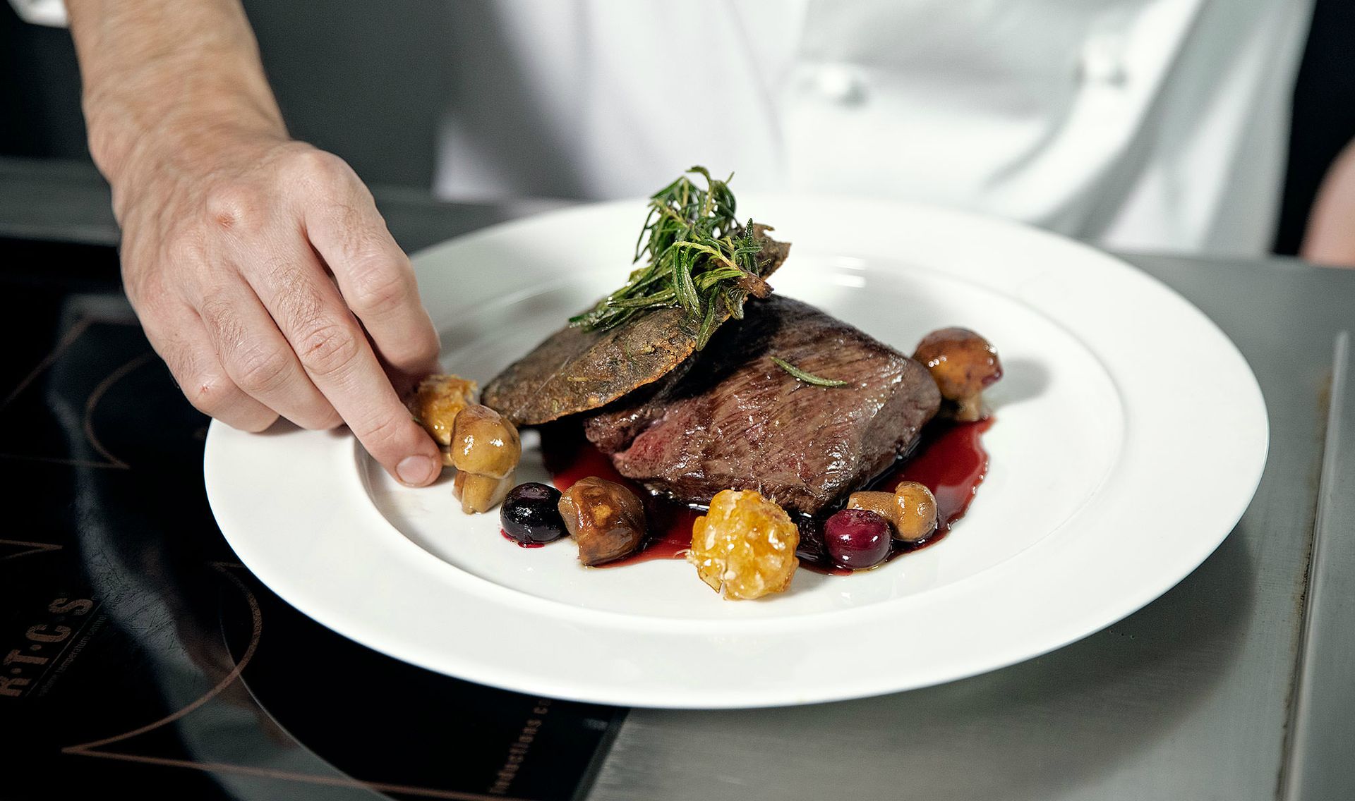 How to Create the Classiest Christmas Dinner | Stories | Kitchen Stories