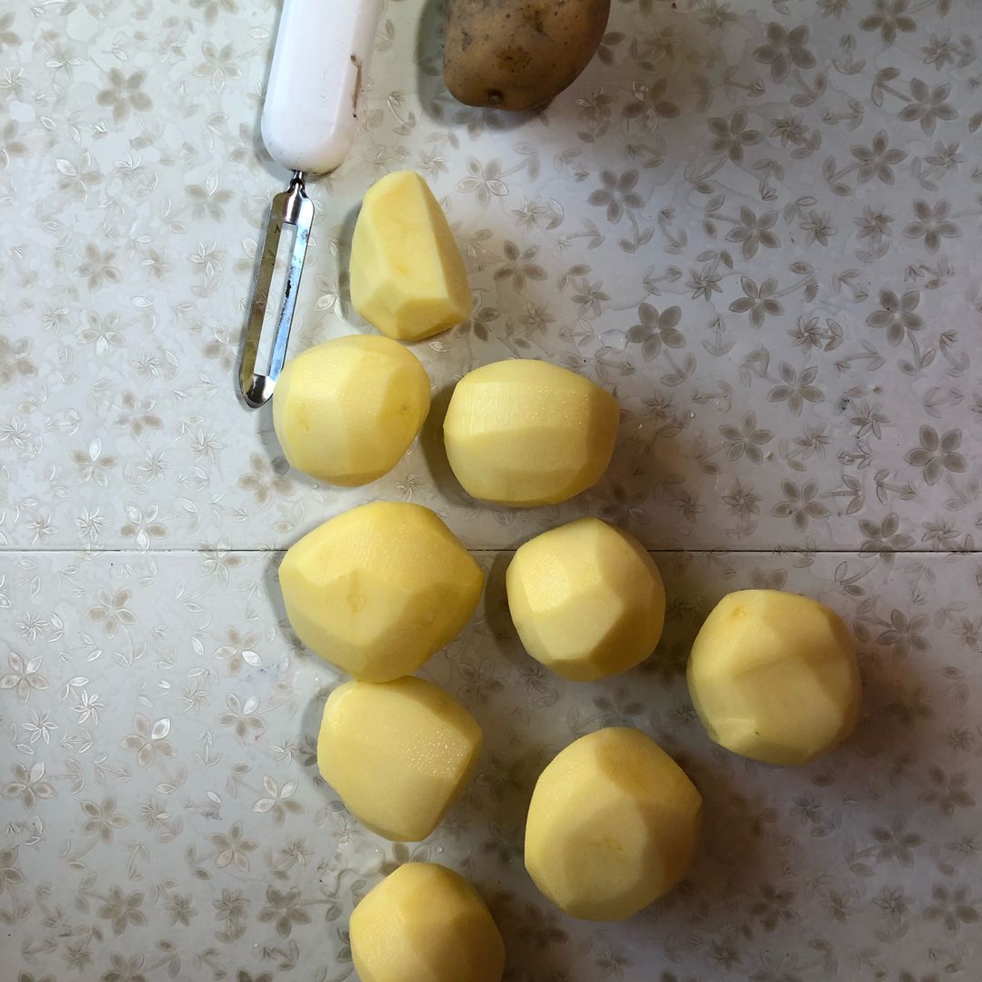 Chechen Zhizhig Galnash with Garlic Sauce | Recipe | Kitchen Stories