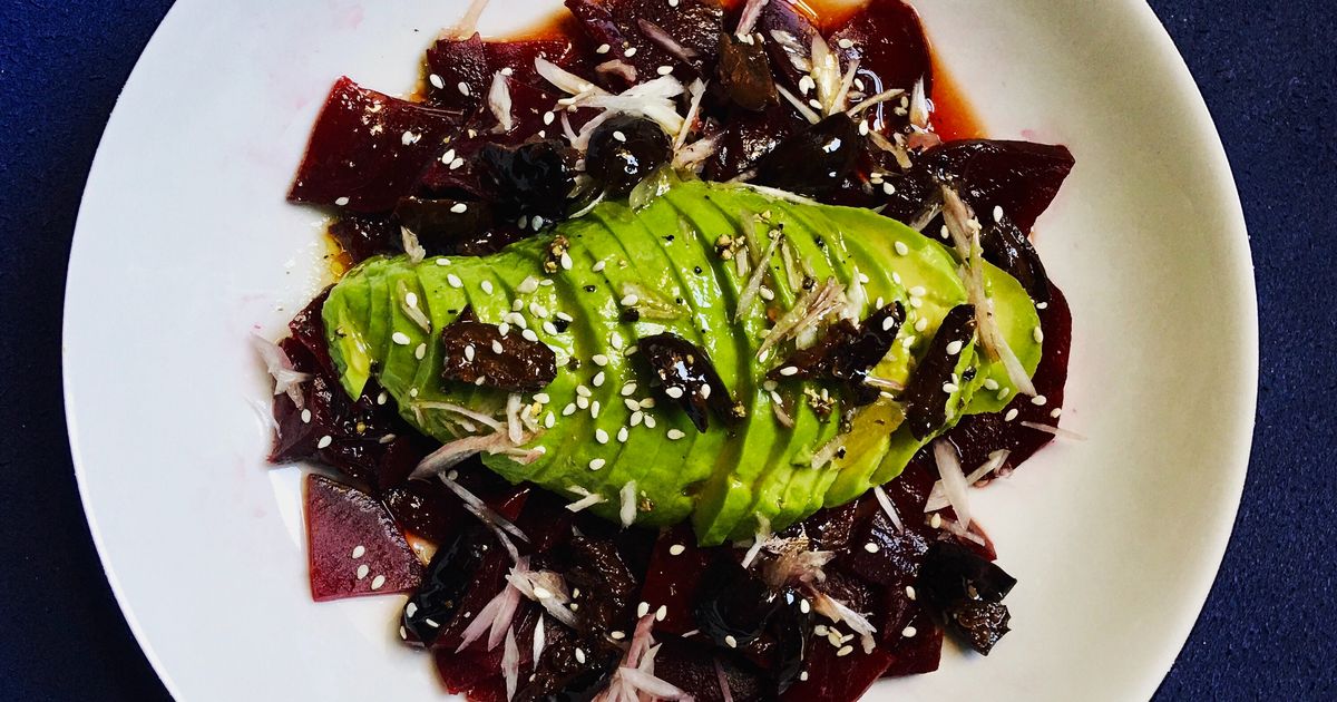 Red beet avocado salad | Recipe | Kitchen Stories