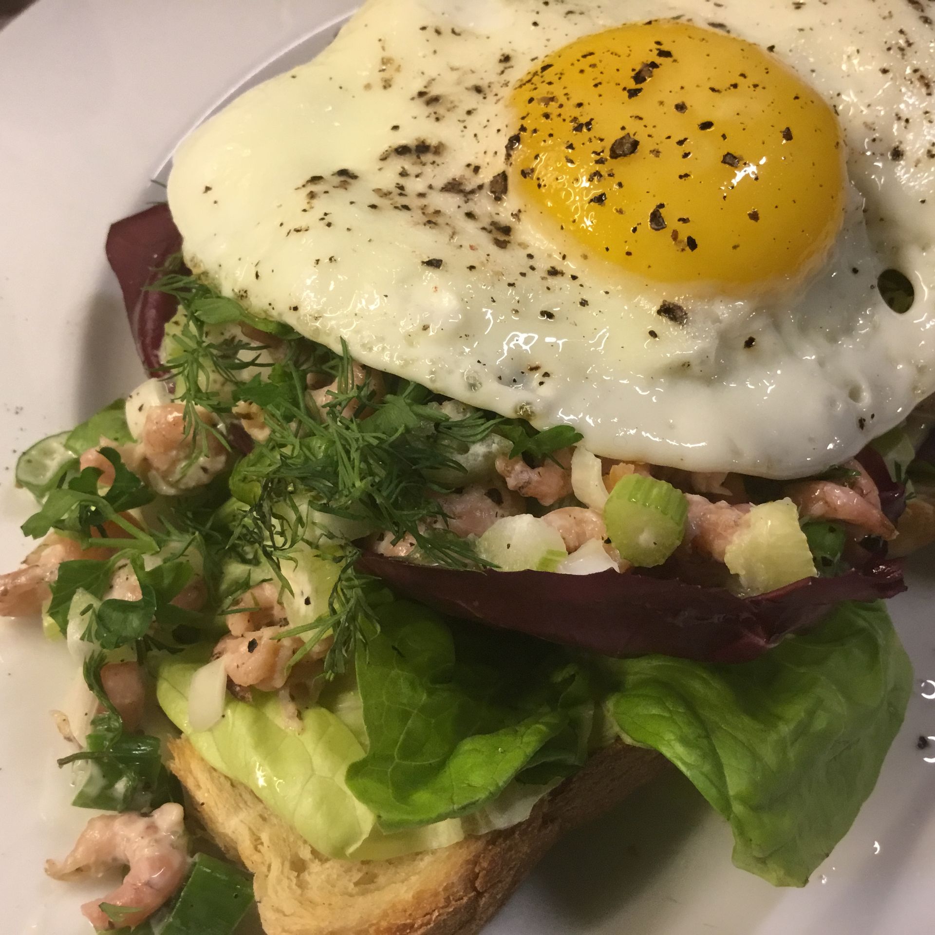 Krabbentoast mit Spiegelei | Rezept | Kitchen Stories