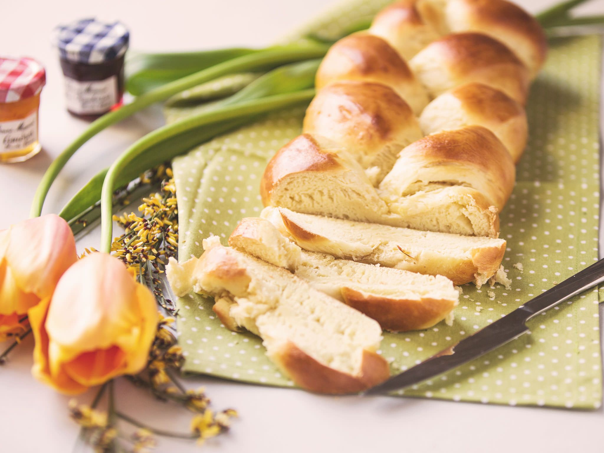 Braided Easter bread | Recipe | Kitchen Stories
