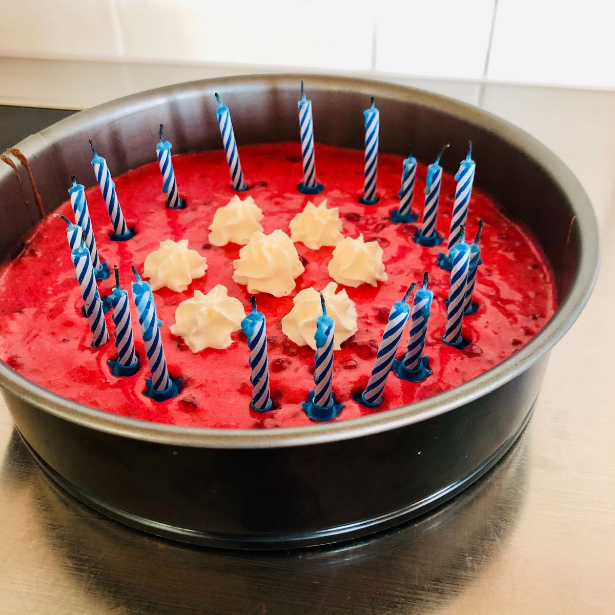 Redcurrant& chocolate cake | Recipe | Kitchen Stories