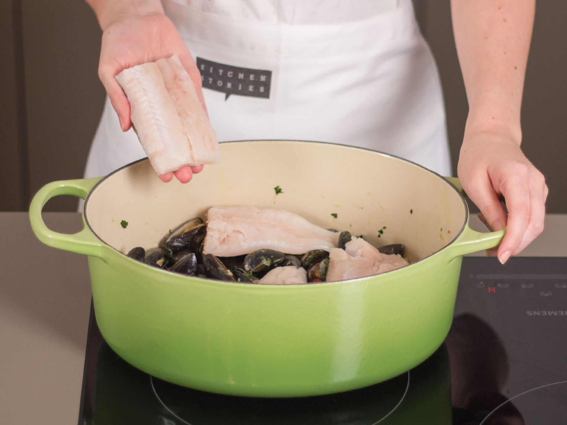 Seehecht mit Miesmuscheln und Salsa Verde | Rezept | Kitchen Stories