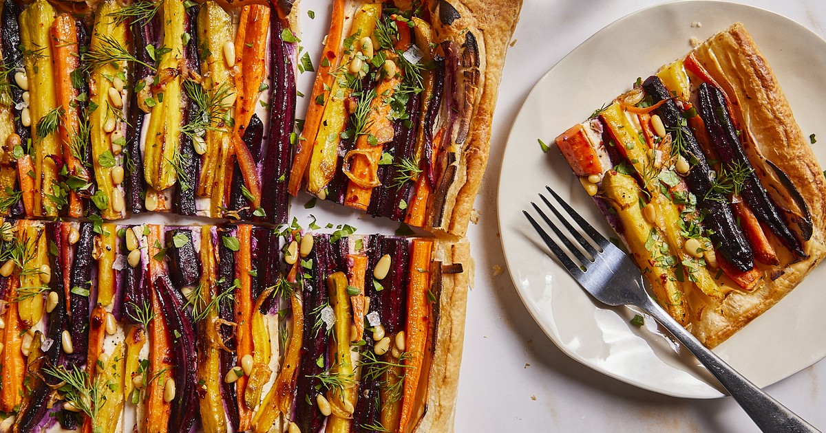 Bunte Karotten-Tarte mit Ricotta und Pinienkernen | Rezept | Kitchen ...