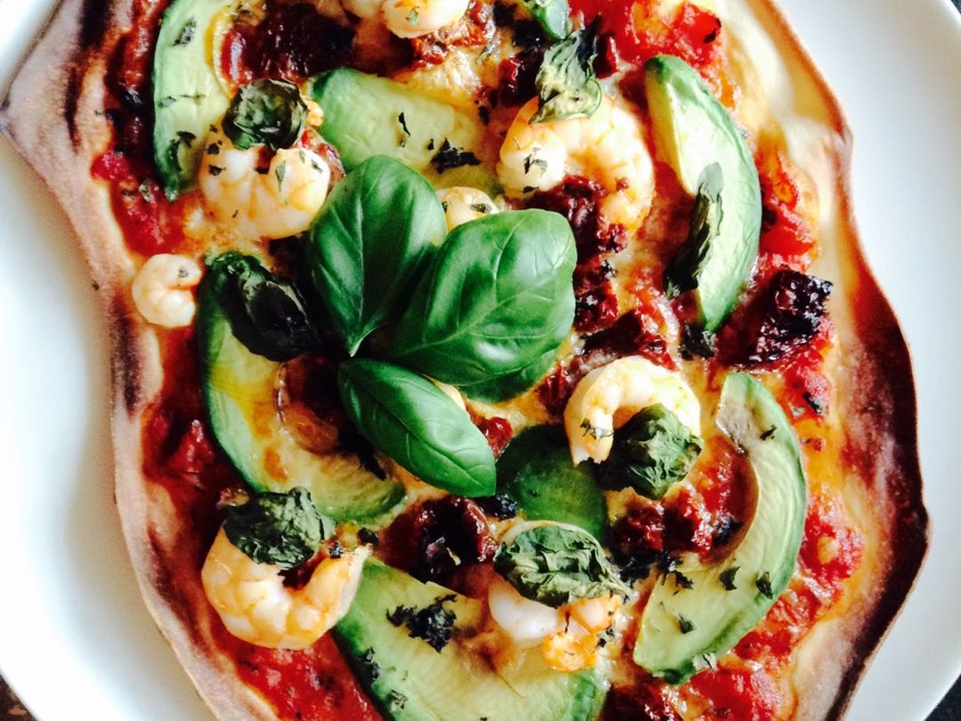 Avocado and shrimp pizza | Recipe | Kitchen Stories