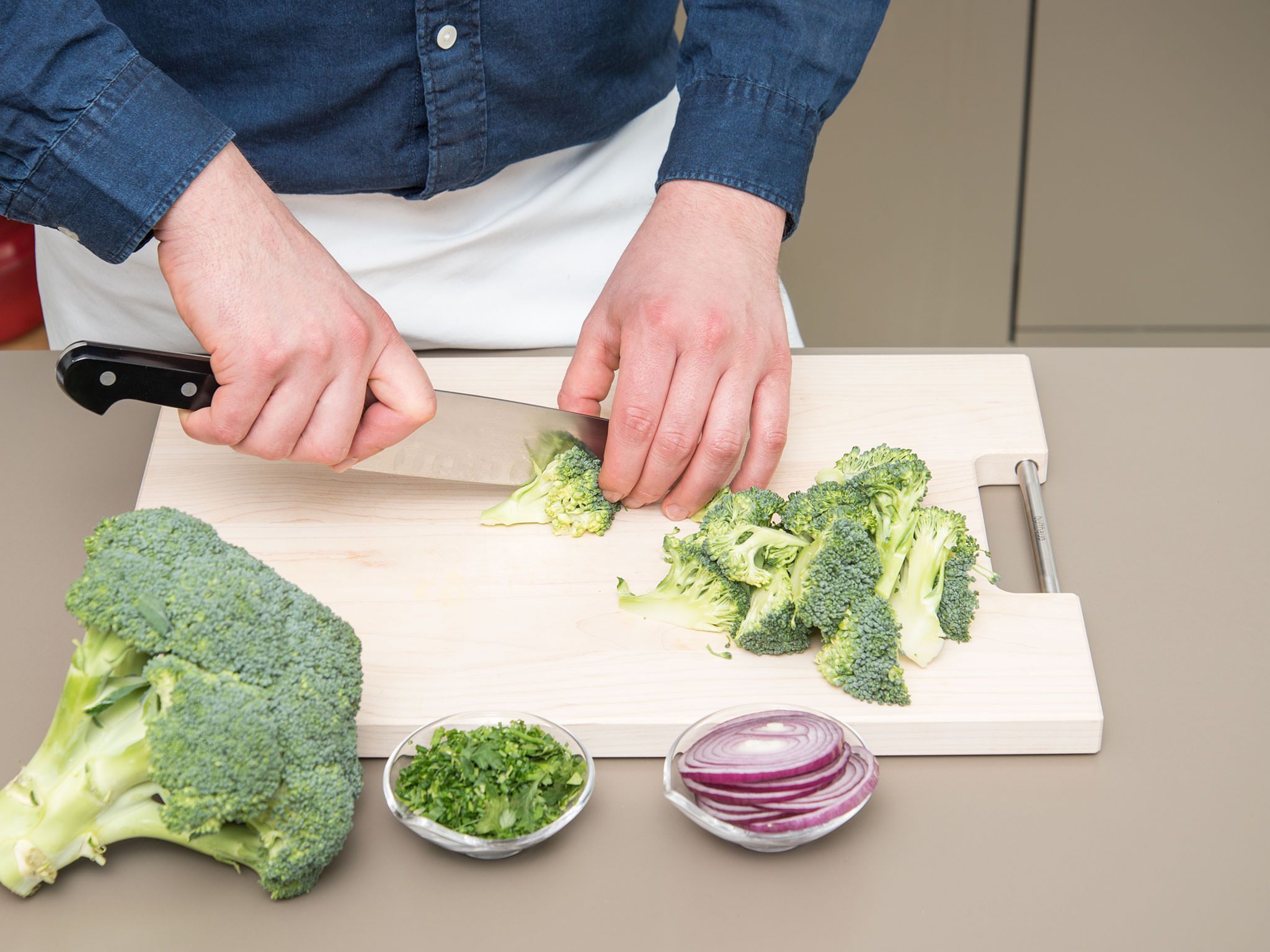 Charred broccoli salad with ranch dressing | Recipe | Kitchen Stories