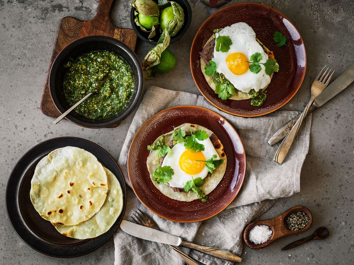 Huevos rancheros with salsa verde | Recipe | Kitchen Stories