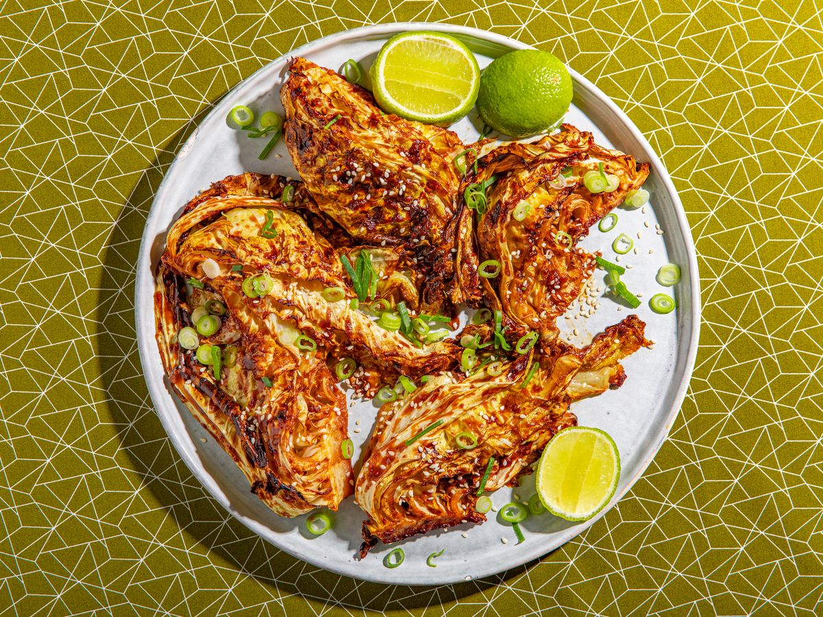 Glasierter Spitzkohl mit Miso | Rezept | Kitchen Stories