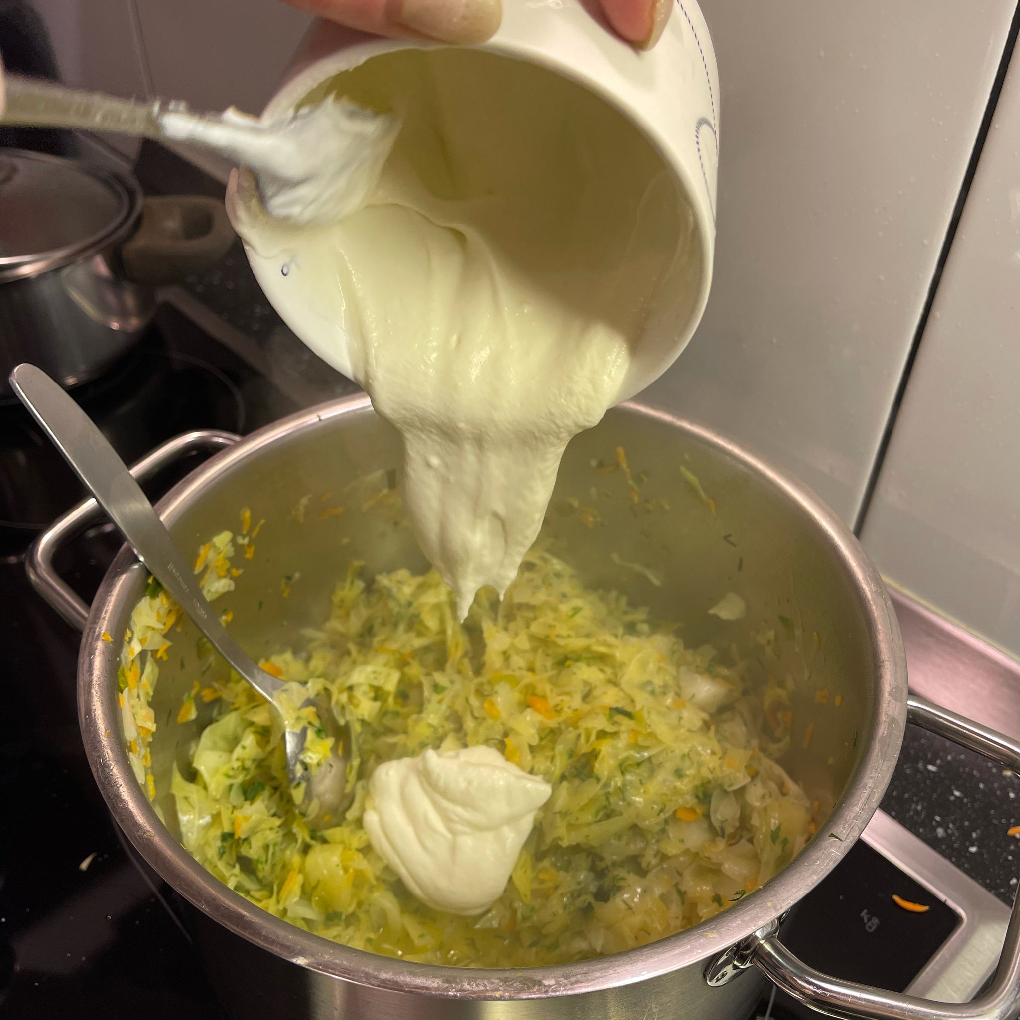 Gedünsteter Spitzkohl in Sahnescreme | Rezept | Kitchen Stories