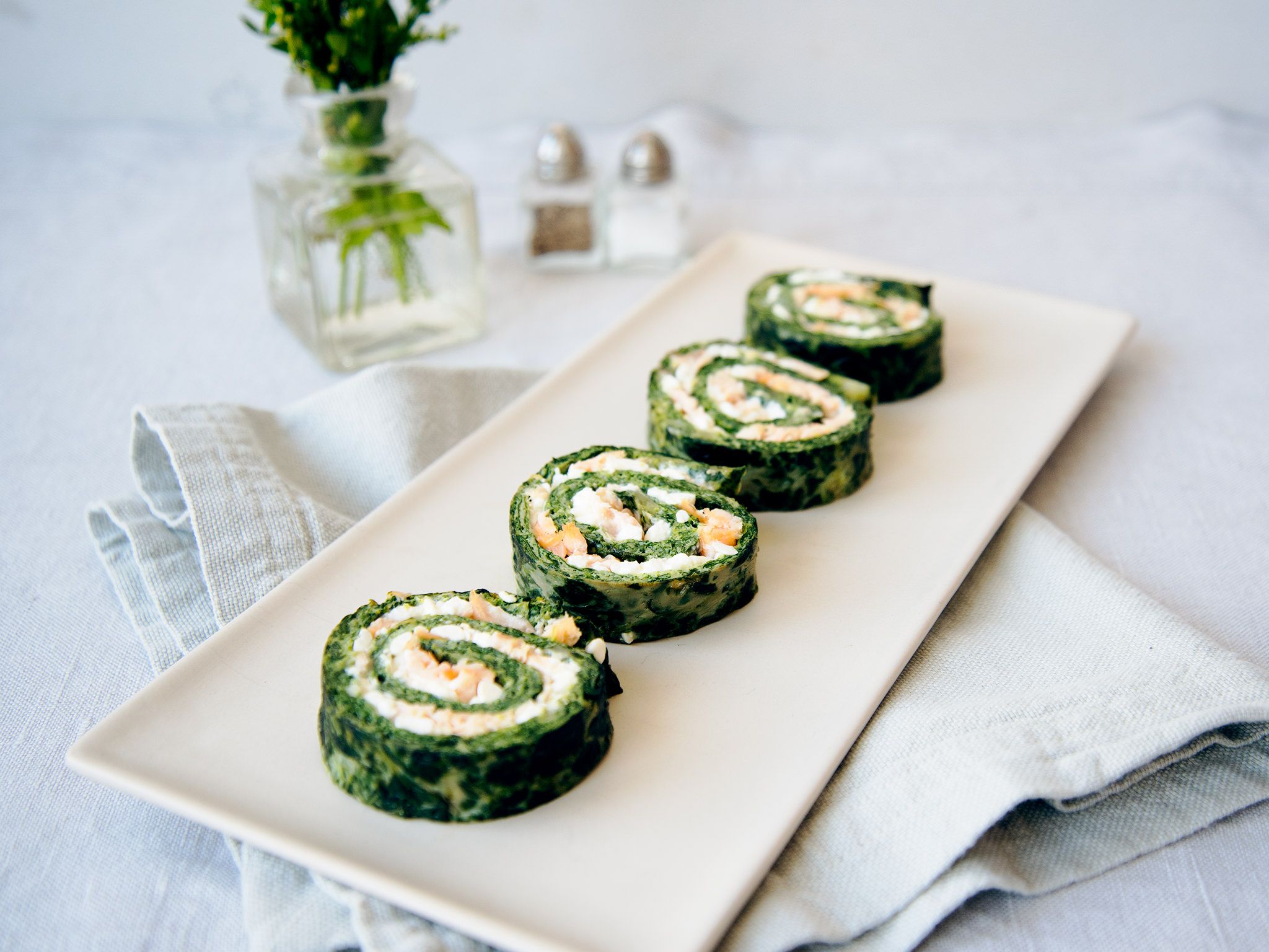 Smoked salmon and spinach rolls | Recipe | Kitchen Stories