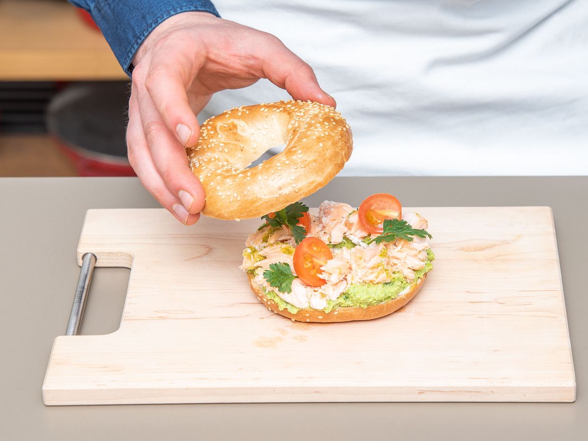 Salmon bagel burger with pea hummus | Recipe | Kitchen Stories